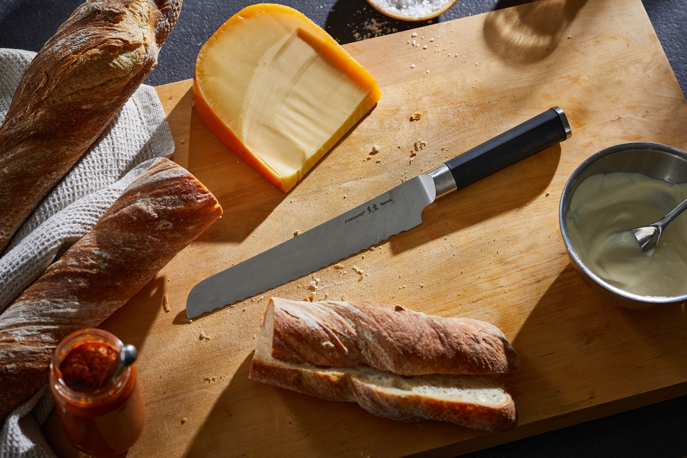 Köp Fiskars Sensei leipäveitsi, 19 cm | Teknikproffset.se